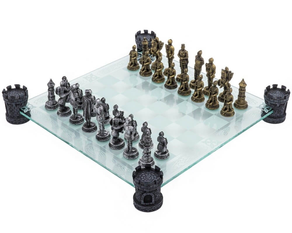 CHESS SET – MEDIEVAL – Wizards & Wonders